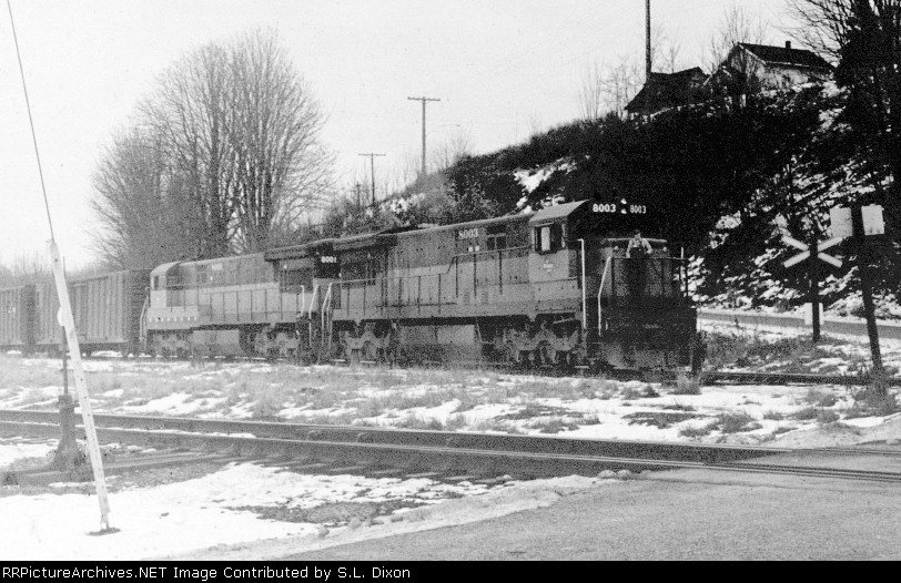 MILW 8003-8001 (U33C)